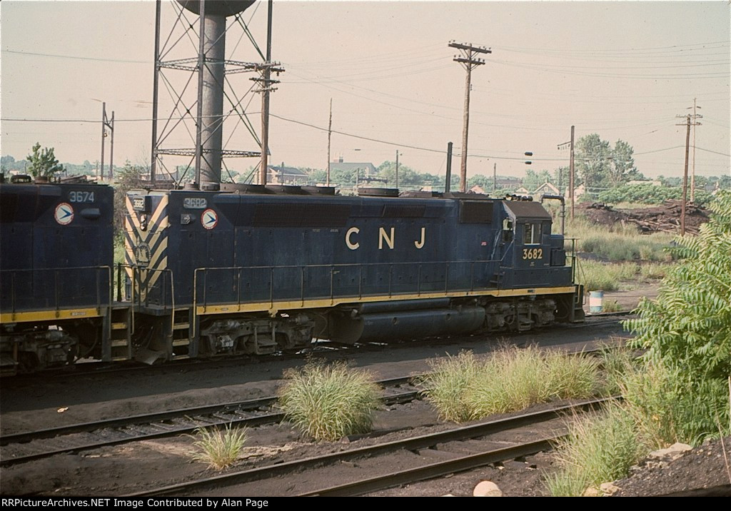 Former CNJ GP40P 3682